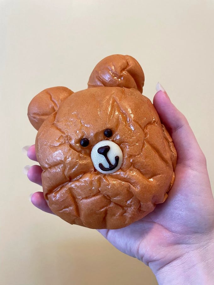 Meet the bear bun—adorable enough to make you hesitate before eating it, but too delicious to resist. Cuteness and flavor in perfect harmony.