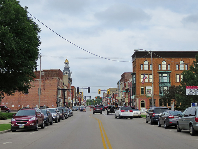 Main Street's perspective creates a perfect vanishing point toward the courthouse, as if the town planners knew Instagram would need good composition someday.