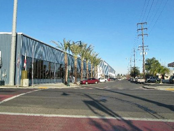 Wide, uncrowded streets make driving a pleasure instead of a blood-pressure-raising exercise in urban survival tactics.