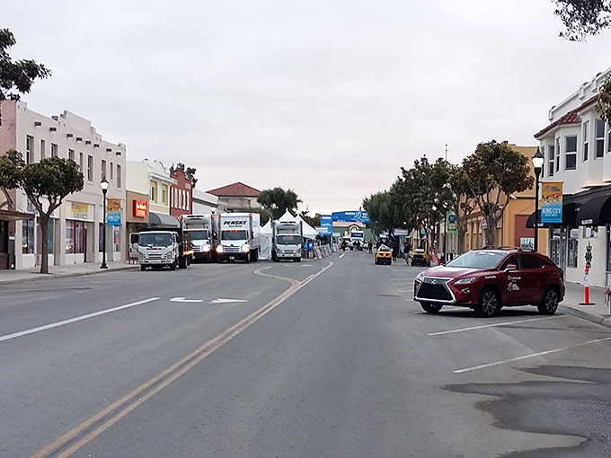 Early morning on Broadway Street offers serious antiquers the calm before the storm &ndash; locals know this is when the real deals happen.