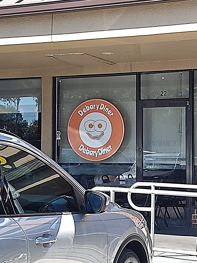 The smiling logo promises good vibes before you even walk through the door. Like a breakfast bat-signal calling hungry patrons from miles around.