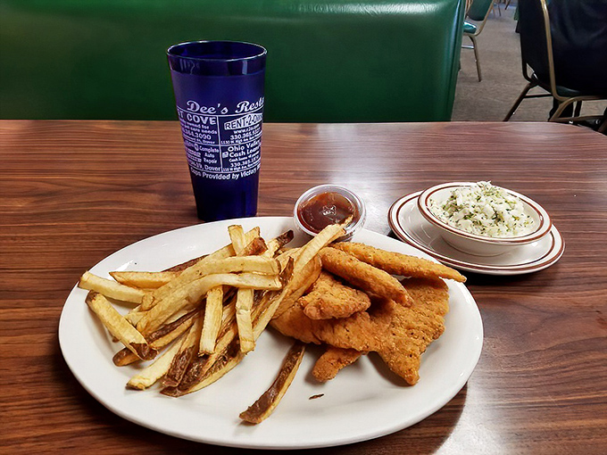 Crispy chicken tenders and hand-cut fries prove that Dee's mastery extends well beyond the breakfast hours.