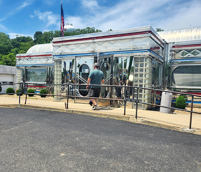 The American flag stands guard outside this temple of comfort food. Even the glass blocks seem to wink at you, promising deliciousness inside.