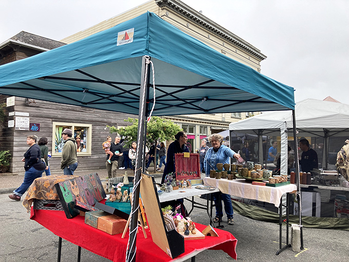 The Friday Night Market transforms downtown into a bustling bazaar. Local artisans and farmers bring their A-game to this community celebration.