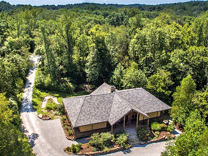 The Makanda Inn nestles into the forest like it grew there naturally &ndash; a perfect basecamp for exploring Southern Illinois' hidden treasures.