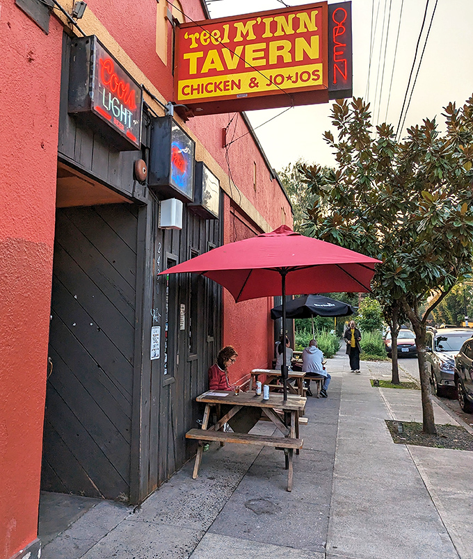 Outdoor picnic tables welcome chicken enthusiasts rain or shine. In Portland, a little drizzle never stopped anyone from pursuing fried perfection.