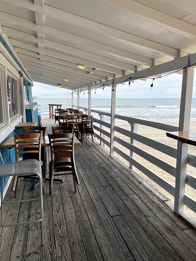 Oceanfront dining doesn't get more literal than this—where your seafood arrives with a side of crashing waves and salt-kissed breezes.
