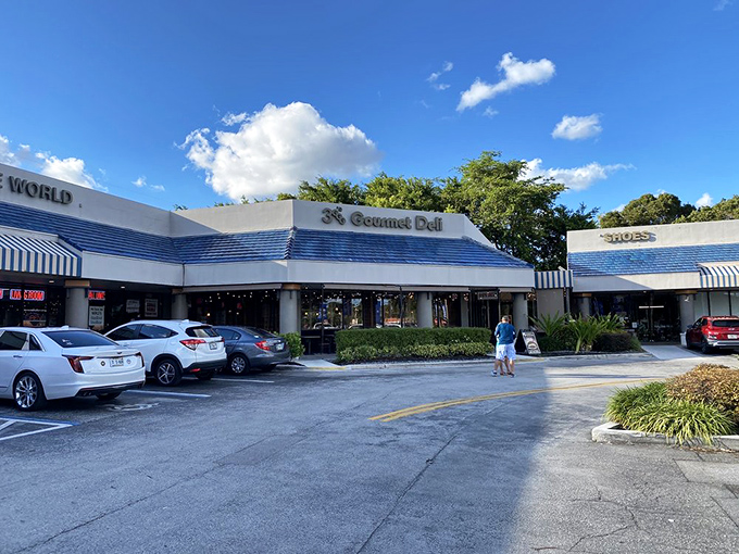 From the outside, 3G's blends into the shopping center landscape&mdash;nature's way of protecting a culinary gem from the masses.