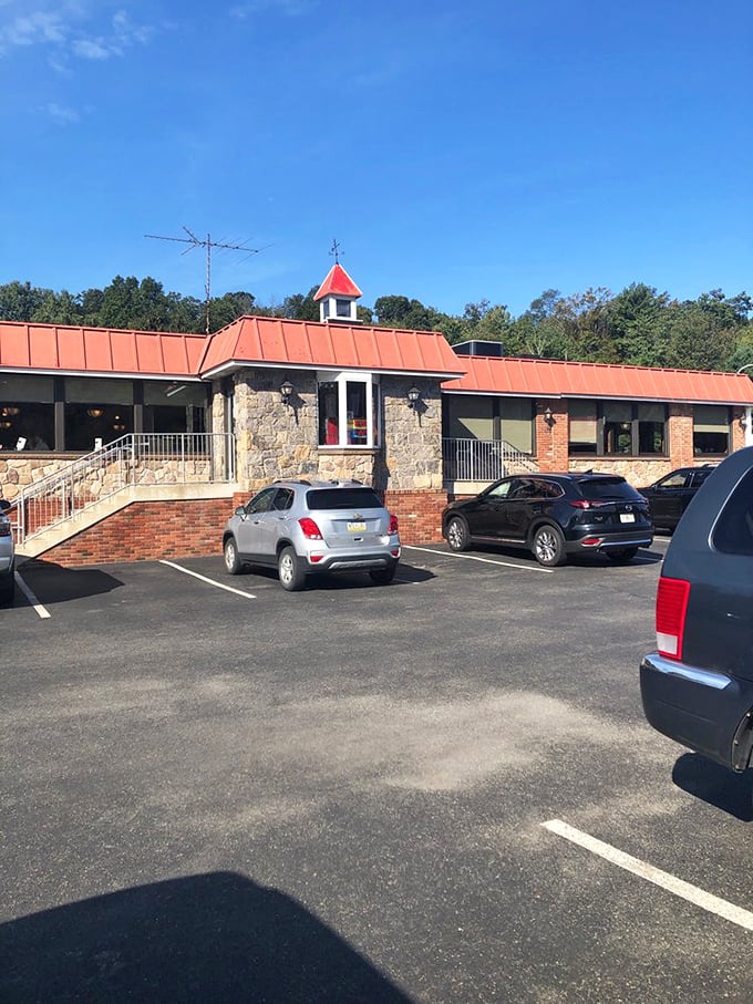 The stone exterior stands like a culinary lighthouse, guiding hungry travelers to a port of pancakes and haven of hash browns.