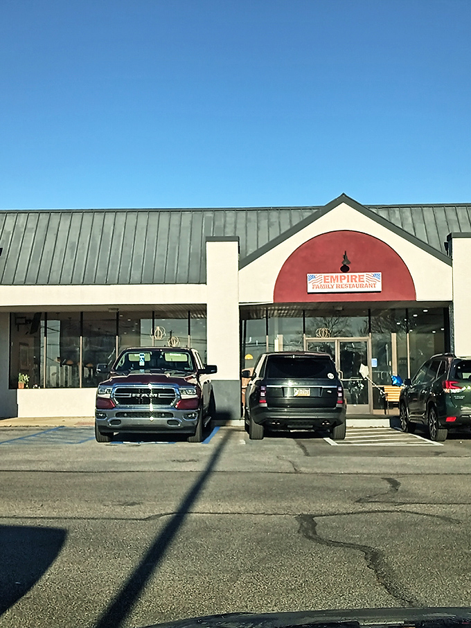 Morning sunshine highlighting Empire's welcoming fa&ccedil;ade. Like a breakfast lighthouse guiding hungry travelers safely to pancake harbor.