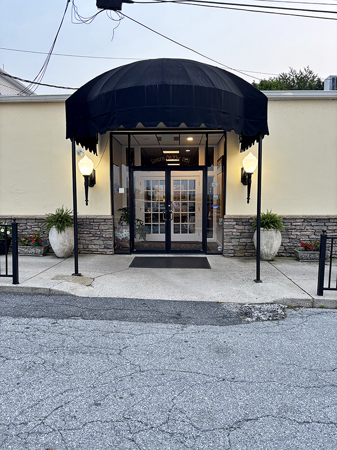 The evening entrance adds a touch of drama with its black awning and warm lighting&mdash;like the restaurant equivalent of putting on a tuxedo after dark.