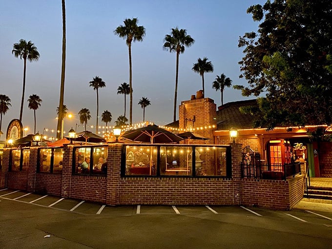 As evening falls, Gulliver's transforms into a twinkling oasis, with California palm trees standing guard over this temple of prime rib perfection.