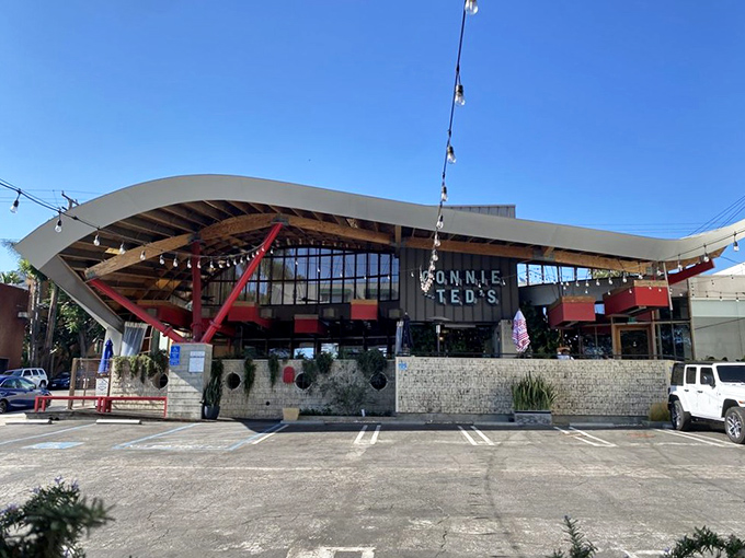 California sunshine meets East Coast seafood tradition under string lights that twinkle like stars over this West Hollywood gem.