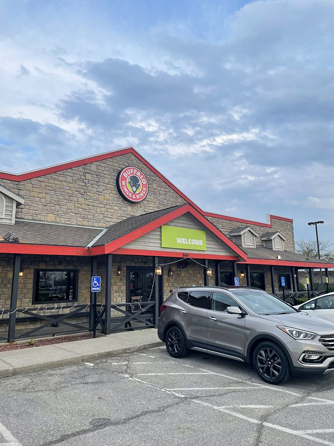 The exterior view that countless hungry Ohioans have gazed upon with anticipation, knowing that wing nirvana awaits just beyond those doors.