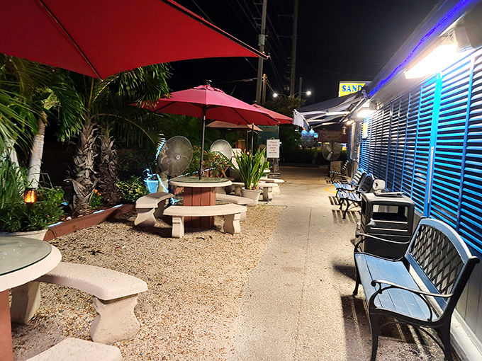 Outside, red umbrellas and palm trees create a perfect waiting area to contemplate the important question: key lime pie or pi&ntilde;a colada?