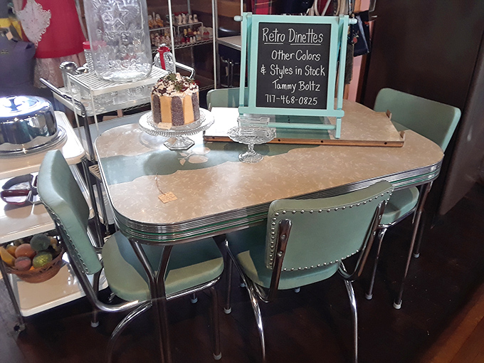 The retro dinette set of your childhood dreams! Just add chocolate malts and suddenly you're in an episode of Happy Days.