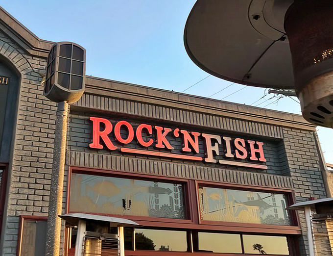 That red signage against blue brick &ndash; like a beacon for hungry souls, it's the maritime equivalent of "follow the yellow brick road" for seafood lovers.