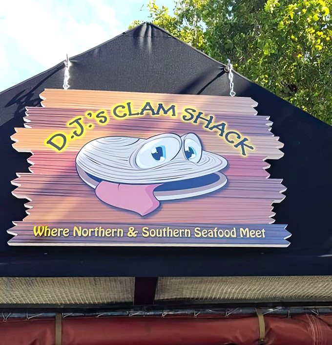 The cartoon clam mascot says it all: "Where Northern & Southern Seafood Meet." Never has a talking shellfish been so right.