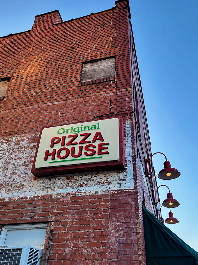 The sign says it all – original pizza house where tradition meets perfection in every slice.