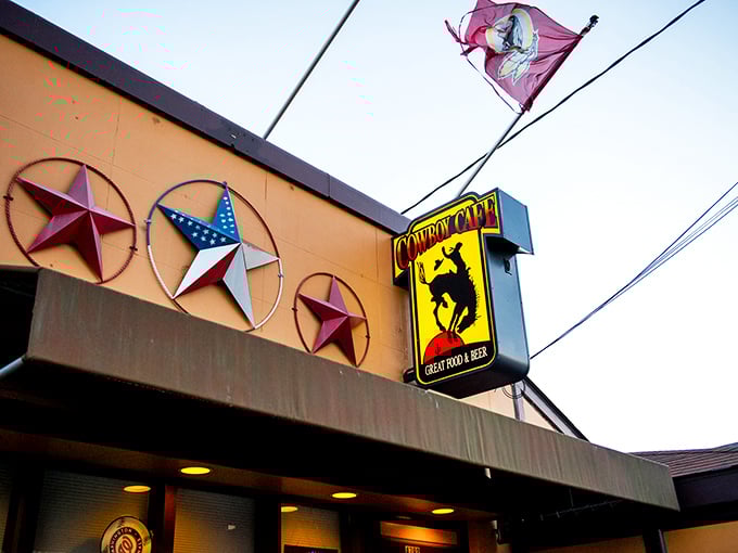 Those stars adorning the exterior aren't just decoration&mdash;they're a promise of stellar food inside. The iconic sign beckons hungry Arlingtonians.