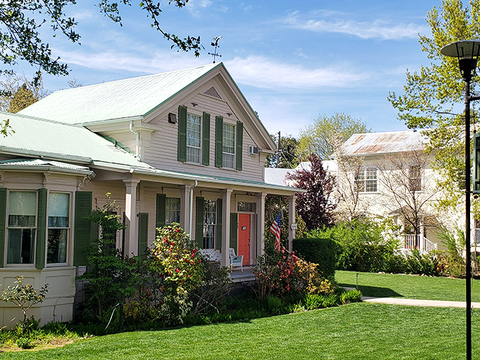 The charming Sutter Creek Inn welcomes visitors with a splash of color and the promise of small-town hospitality at its finest.