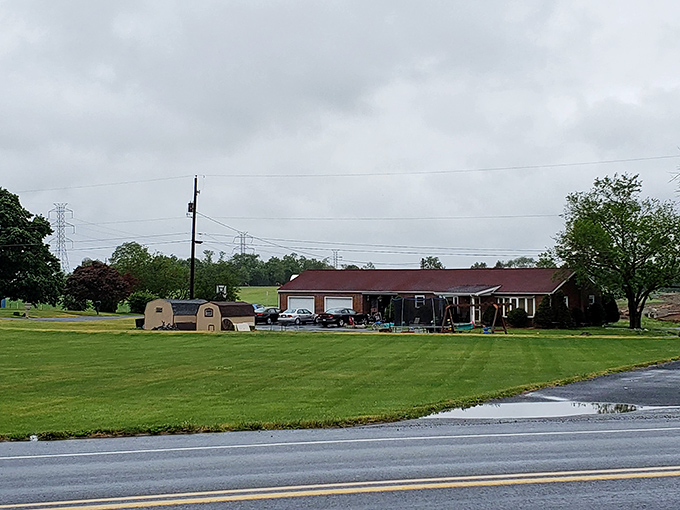 Set back from the road with plenty of green space around it, Heisey's looks like it was plucked from a Norman Rockwell painting of American dining.