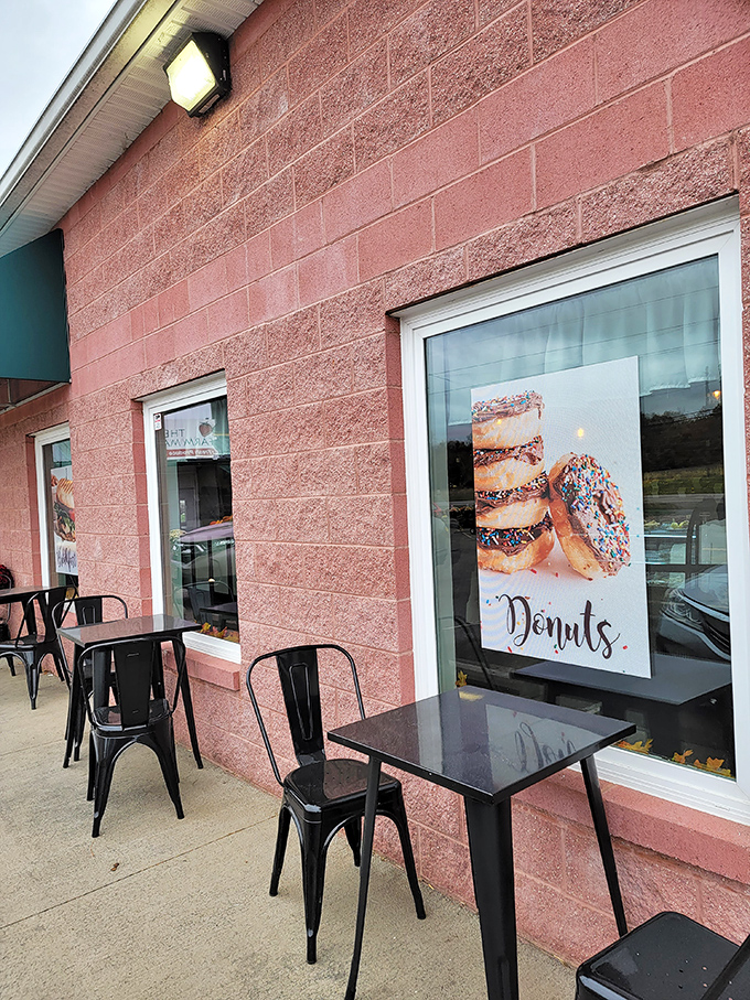 Outdoor seating where you can savor your treats while contemplating how soon is too soon to come back. (Hint: tomorrow isn't too soon.)
