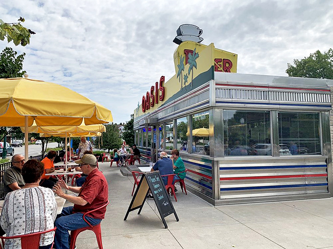 Al fresco dining, diner-style&mdash;where the people-watching is as satisfying as the food, and every yellow umbrella marks the spot for tenderloin treasure.