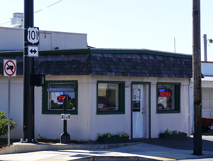 Street view of this North Bend gem – where locals know the best breakfast in town lives.