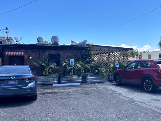 No valet parking, no pretension. El Cap's modest exterior and simple parking lot tell you exactly what to expect: substance over style.