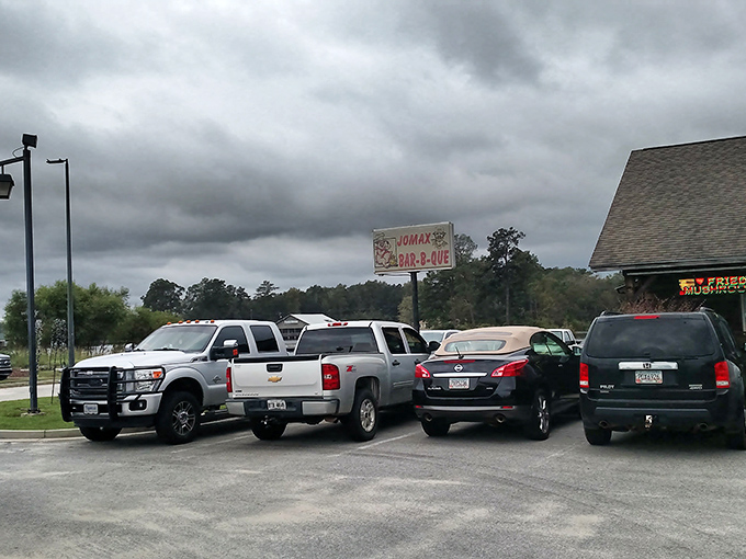 A full parking lot at a barbecue joint is like a standing ovation&mdash;the most honest review you'll ever find.