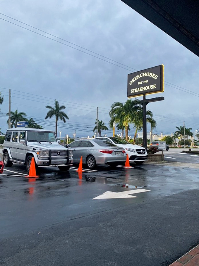 Even Florida rain can't deter devoted diners&mdash;they'd probably swim here if necessary for a taste of that legendary beef.