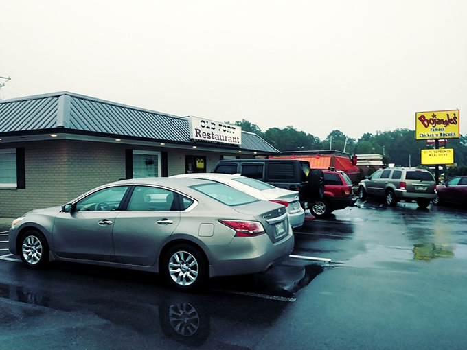 Even on rainy days, the parking lot fills up&mdash;a testament to food worth braving the elements for. Good cooking creates its own sunshine.