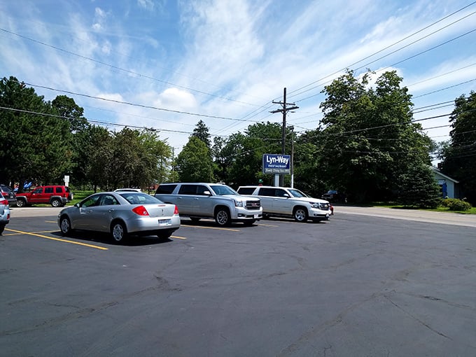 A full parking lot is the universal sign of good food. When locals consistently fill these spaces, you know you've found somewhere special.