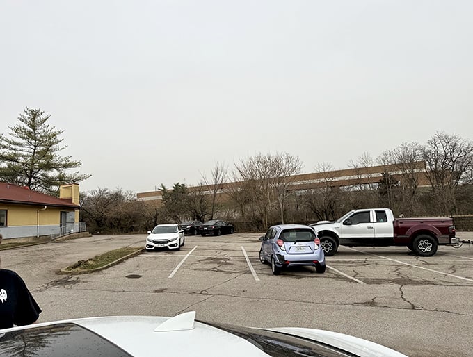 The parking lot might not win beauty contests, but it promises what every food lover needs &ndash; a place to rest your vehicle while you fill your belly.