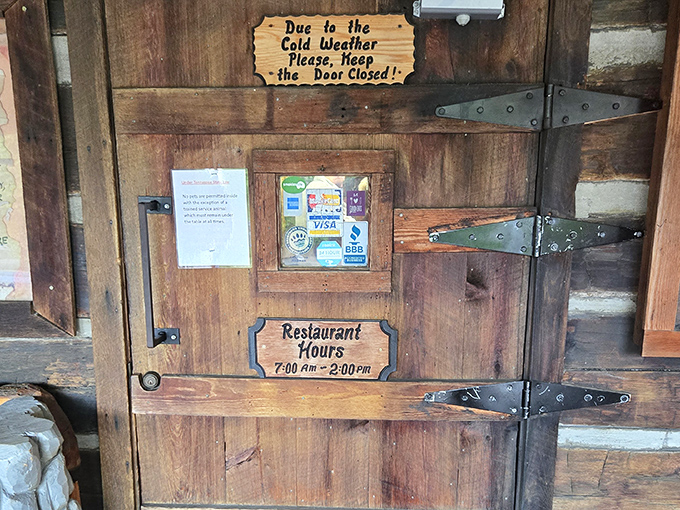 Those restaurant hours (7am-2pm) tell you everything: they do one meal exceptionally well, then rest up to do it all again tomorrow.