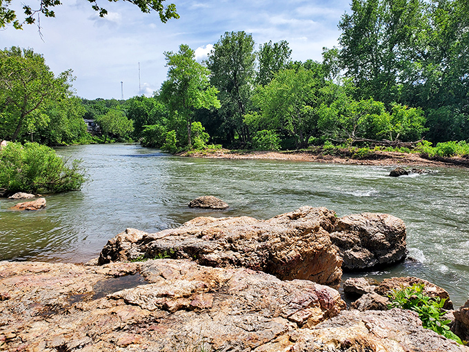 Shoal Creek's gentle personality upstream gives no hint of the dramatic performance just around the bend. Talk about a plot twist!