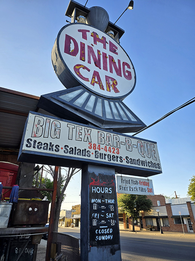 The sign that's launched a thousand road trip detours. Hours posted clearly because missing this barbecue would be a tragedy of epic proportions.