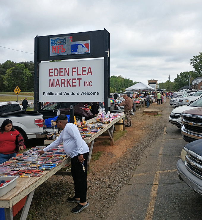 The sign says it all &ndash; "Public and Vendors Welcome." In the democracy of deal-finding, everyone gets an equal vote with their wallet.
