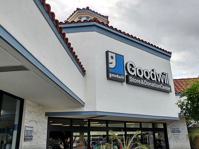 That smiling blue "g" logo&mdash;the universal symbol for "Yes, it's perfectly acceptable to brag about how little you paid for that amazing find."