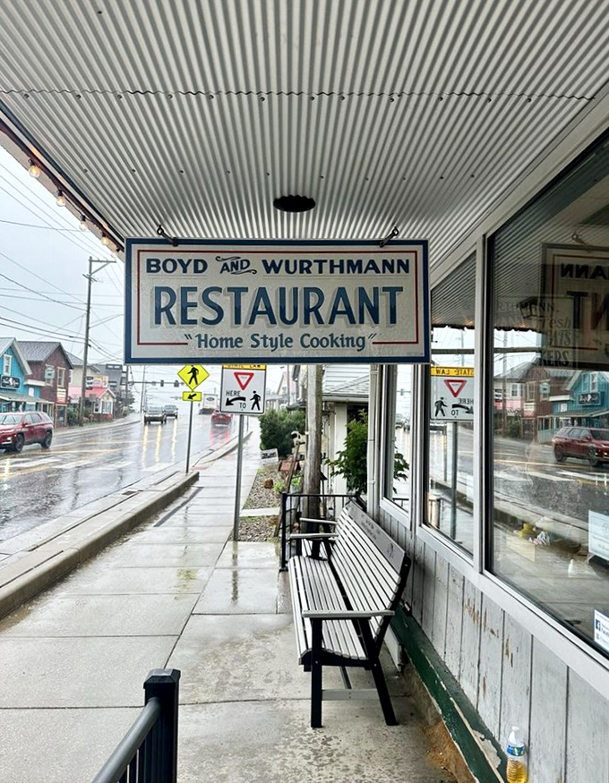 The simple sign promises "Home Style Cooking" and delivers on every single delicious word.