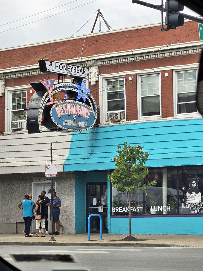 Even from the street, Honeybear's charm is undeniable, with its classic Chicago brick building topped with that can't-miss blue awning.