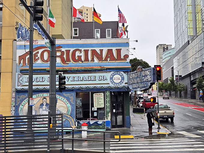 "The Original" indeed&mdash;Tommy's exterior stands as a colorful rebellion against the beige conformity of modern restaurant design.