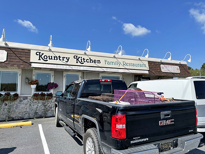 The sign that's guided hungry travelers for years. Those white gooseneck lights aren't just illuminating the building—they're beacons calling you to breakfast bliss.