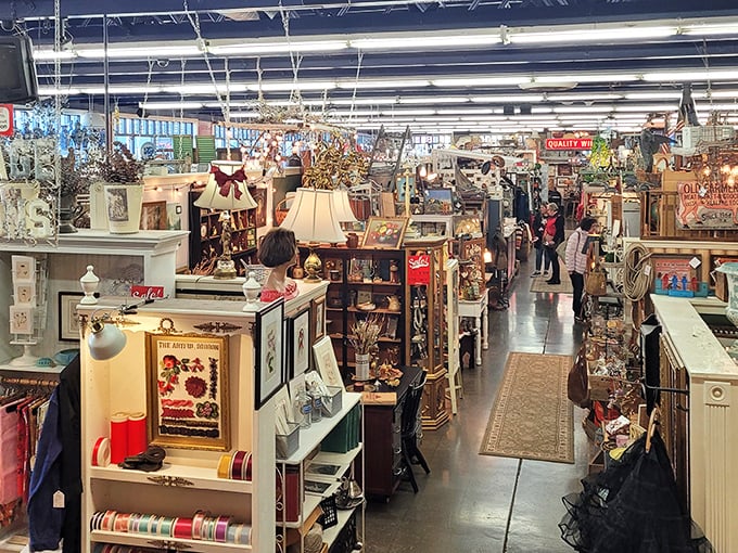 Treasure hunters paradise! Monticello's gleaming aisles beckon with vintage lamps, framed memories, and endless possibilities for your next conversation piece.