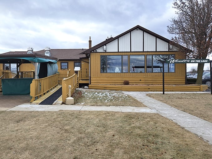 Lakeside charm at its finest! This cozy wooden haven promises fish so fresh you'll swear it jumped straight from Winnebago to your plate.