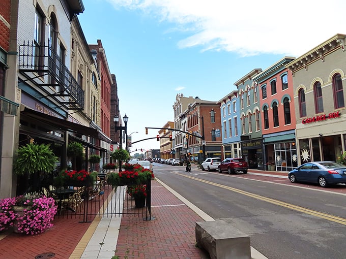 Tree-lined avenues in Muncie create the perfect backdrop for leisurely strolls and budget-friendly living. 