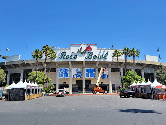 Palm trees and possibility! The Rose Bowl Flea Market spreads out under California sunshine, beckoning with hidden treasures.