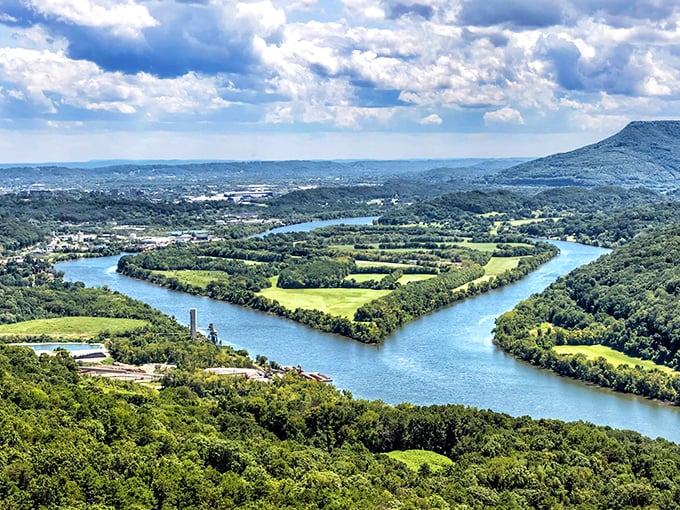 Moccasin Bend's perfect horseshoe curve – Mother Nature showing off her landscaping skills from Signal Mountain's best viewpoint.