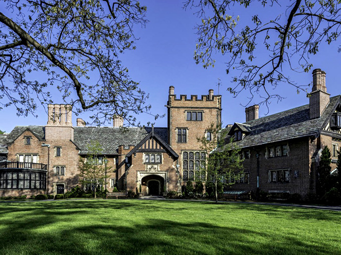 Those castle-like turrets aren't compensating for anything&mdash;this place really is that magnificent. Midwest opulence at its finest!